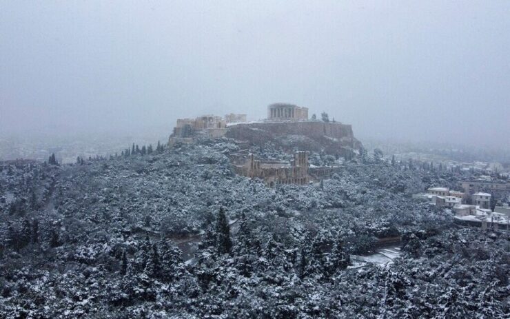 Does it snow in Greece? And how much snow does Athens get?